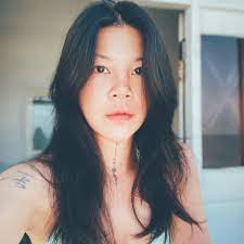 Olivia Yan / 閻韋伶 – NEONMUSIC